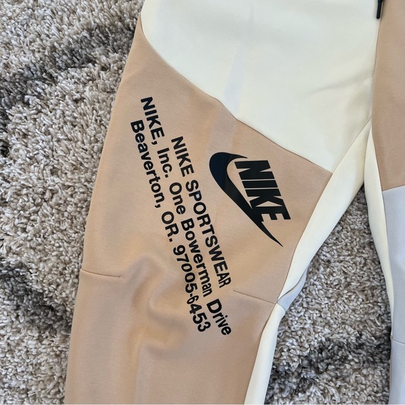 Nike | Pants | Nwt Nike Sportswear Tech Fleece Logo Graphic Joggers ...